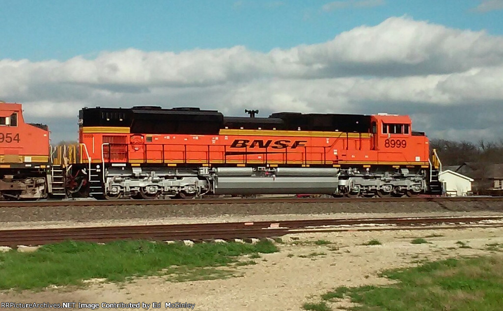 BNSF 8999